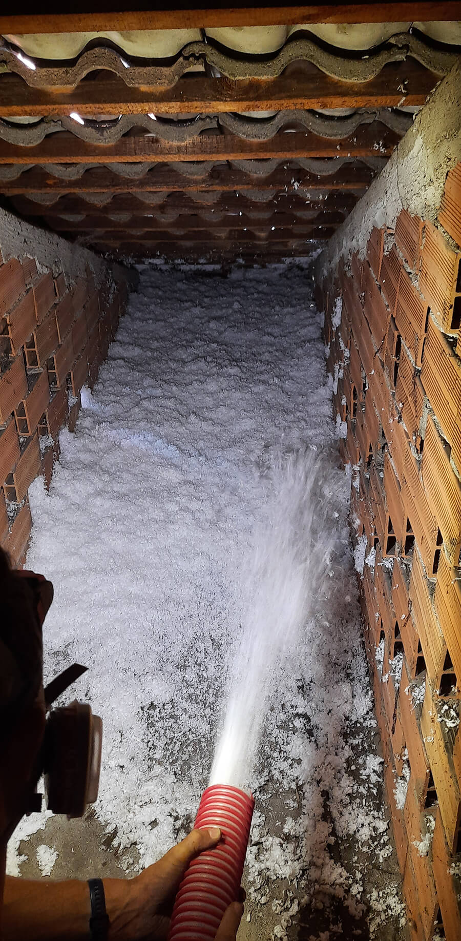 Insufflaggio tetto con controsoffitto | Isoltek